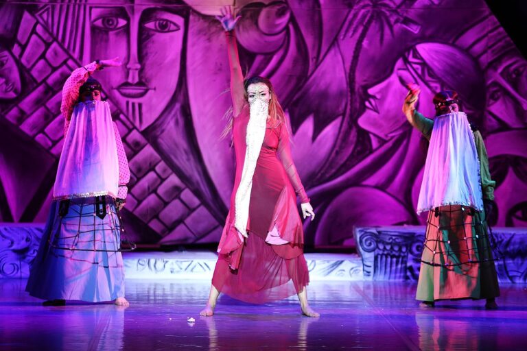Arab Folk Dance: Exploring Vibrant Traditional Dances – Nuhaira.com